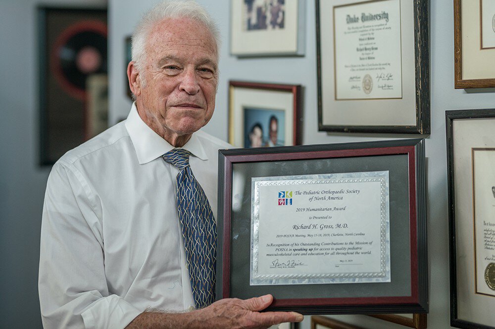 Professor emeritus honored with humanitarian award | MUSC